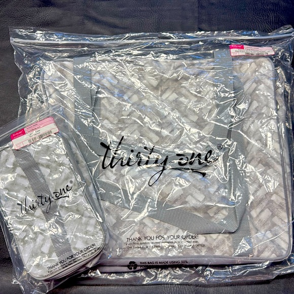 thirty-one | Bags | Thirty One Weekender Bag | Poshmark